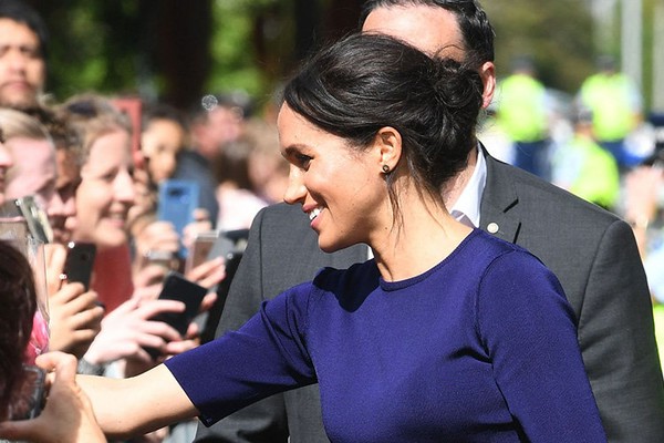 メーガン妃、公務中にスカートが透けているとSNSで話題（Esquire（エスクァイア 日本版））