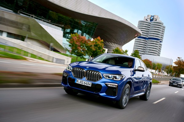 新型BMW X6がフルモデルチェンジ！より存在感のあるデザインに！（MOBY（モビー））