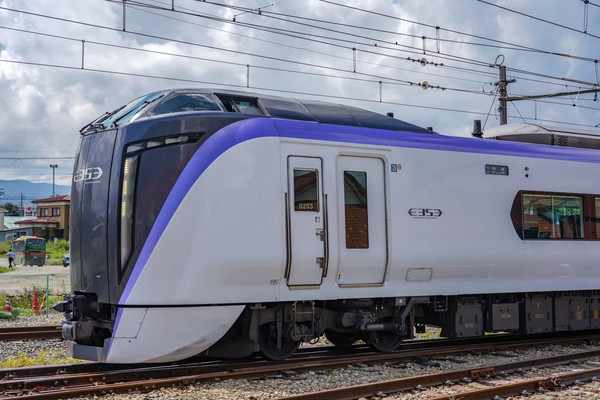 「富士回遊」E353系はヤバい電車だった。フェラーリと兄弟だった。（MOBY（モビー））